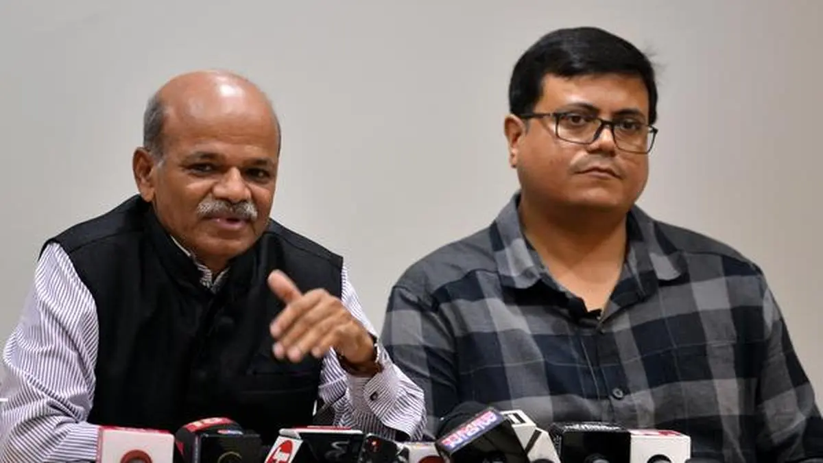 DNA analysis of Harappan skeleton from Rakhigarhi: Thin evidence ...