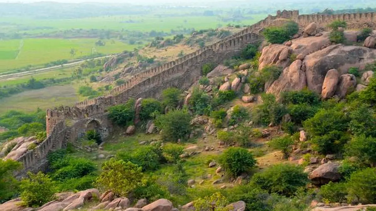 Book Review: In Vishwanath Suvarna's "Golden Views of Karnataka Forts ...