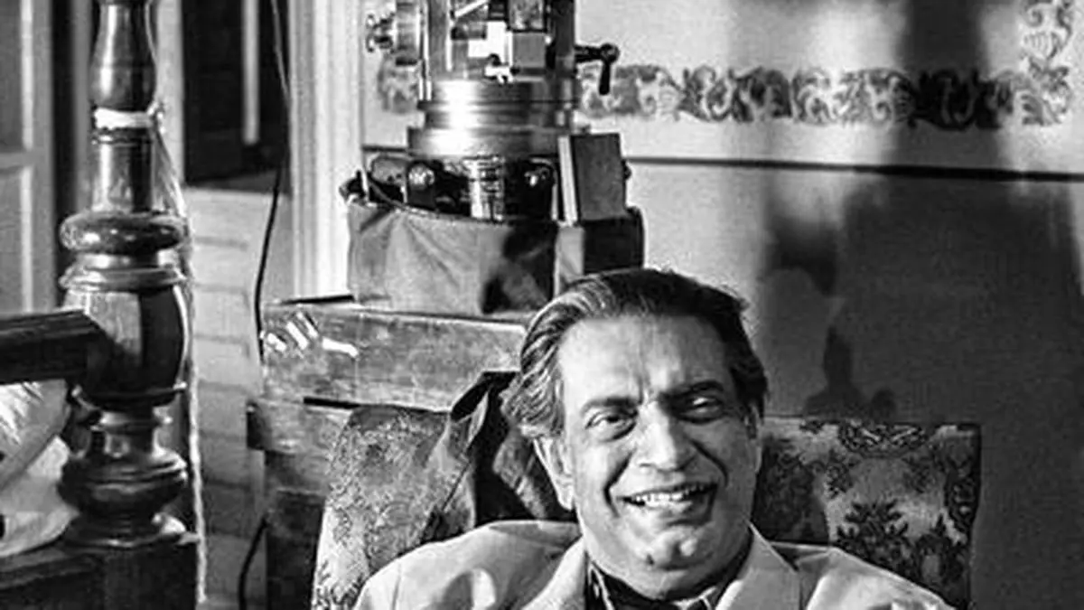 ‘His eyes spoke everything’: Raghu Rai remembers Satyajit Ray - Frontline