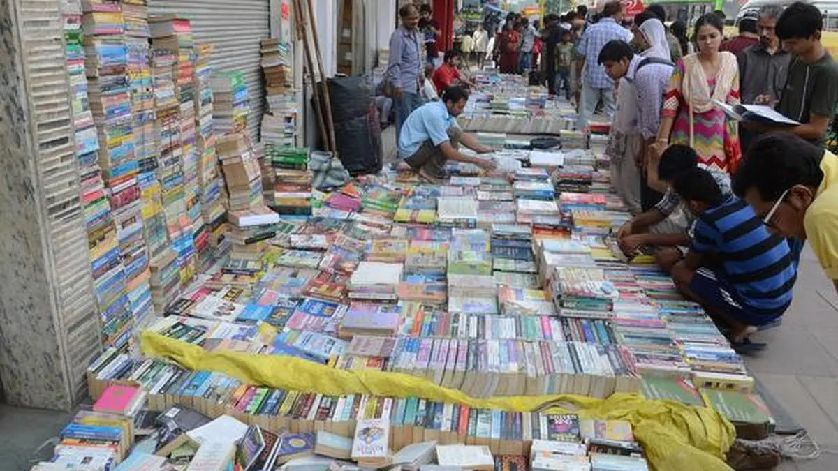 Iconic book market in Delhi closed over traffic concerns, but sellers ...
