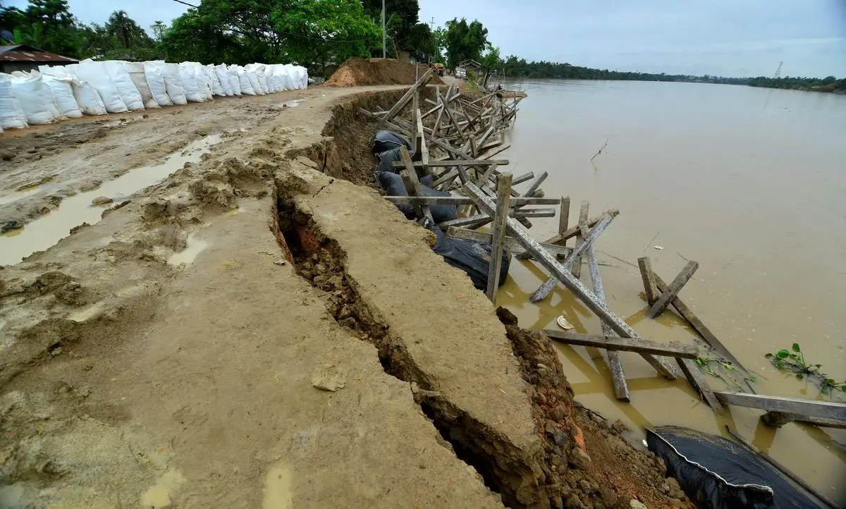 Silchar submerged: How illegal cutting of embankment led to floods ...