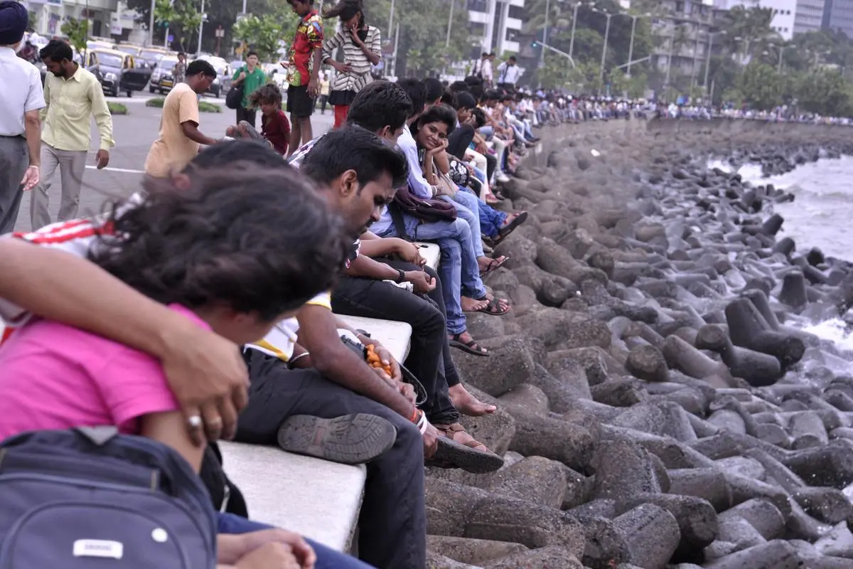 Lovebirds in Mumbai, all at sea - Frontline