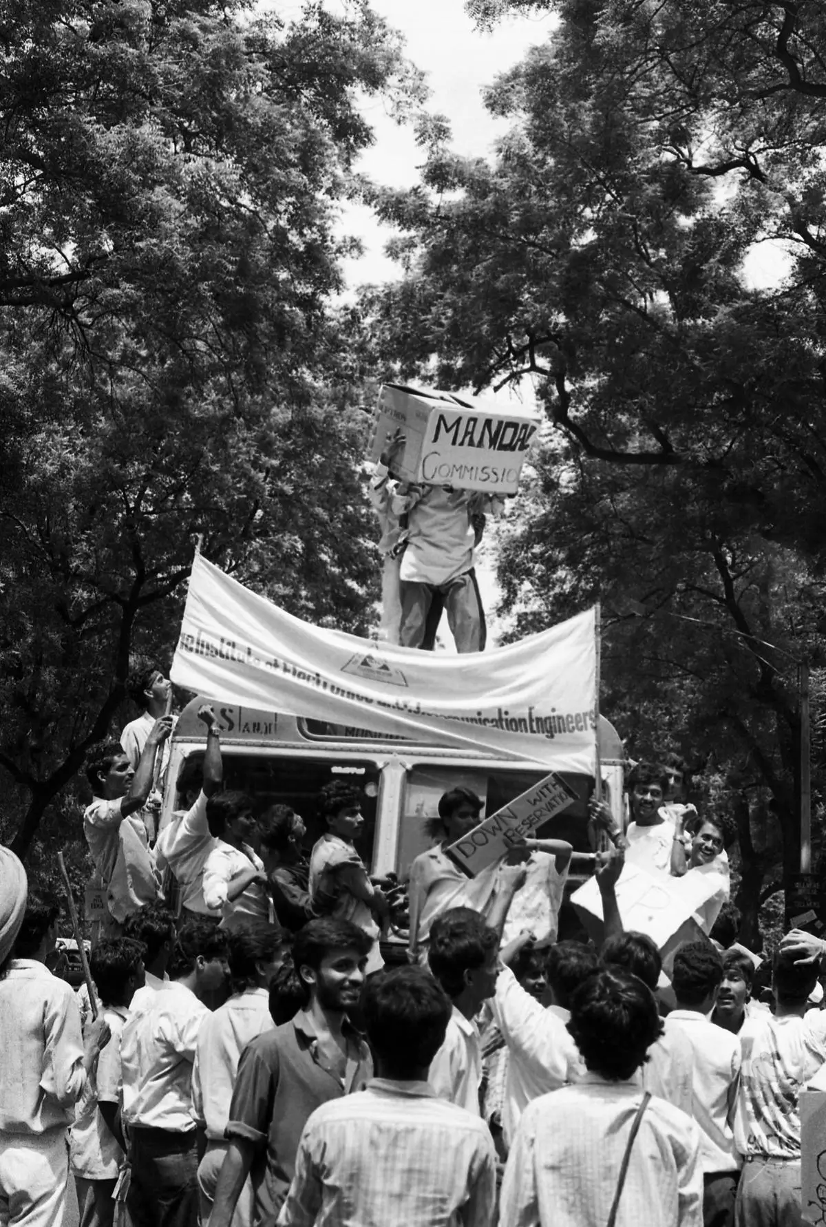 Frontline at 40 | Revisiting Evocative Moments through Photos - Frontline