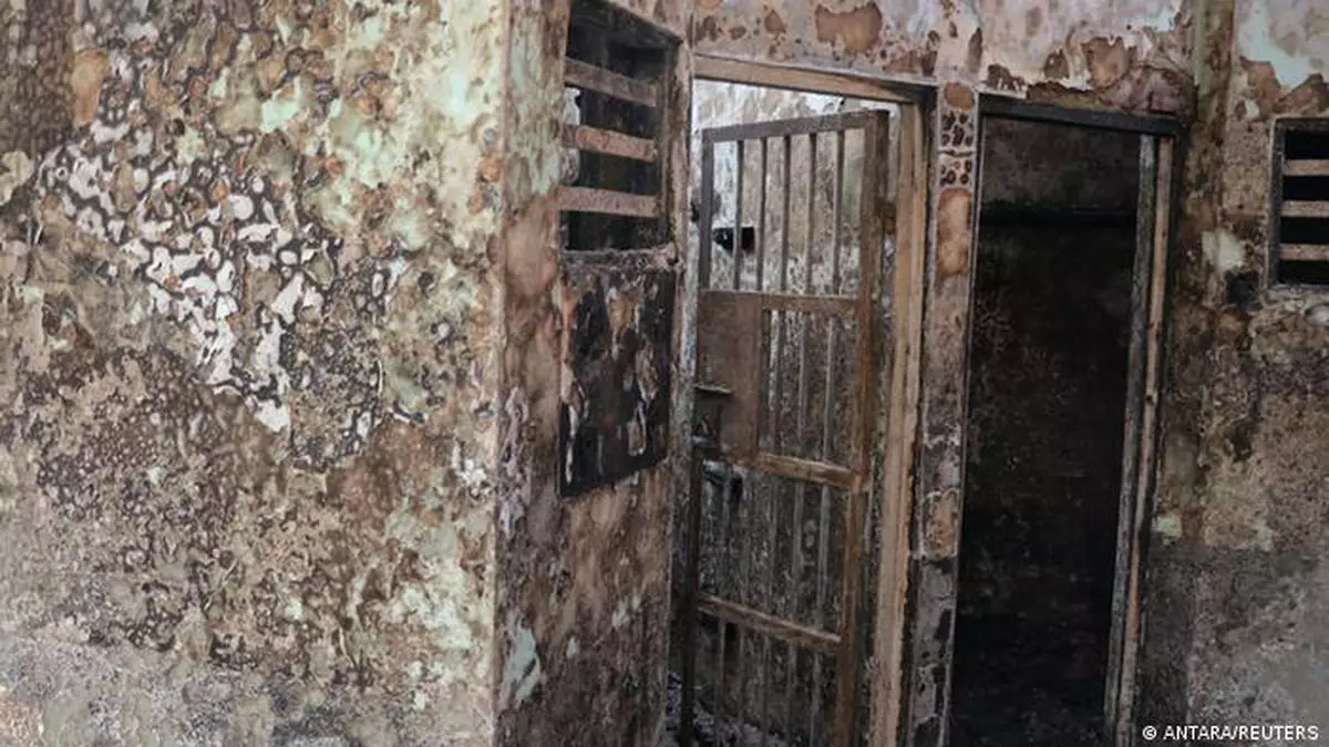 Indonesia's deadly prison blaze highlights region's overcrowded jails ...