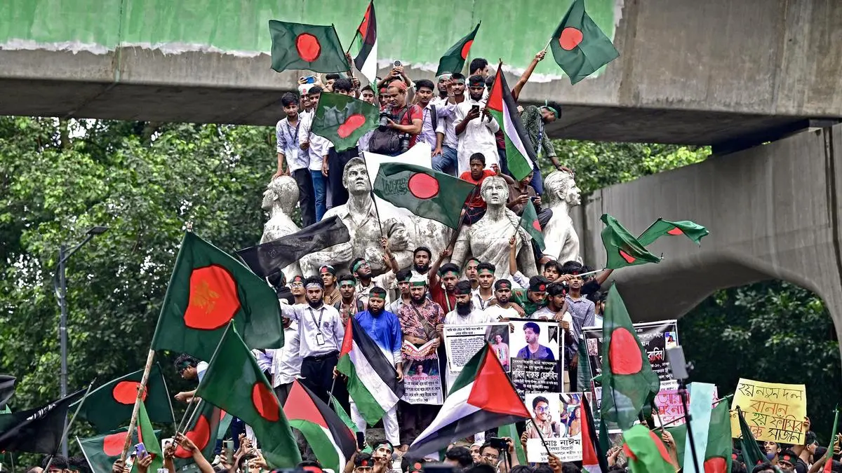 Bangladesh Turmoil: Who Controls Sovereignty Now? - Frontline