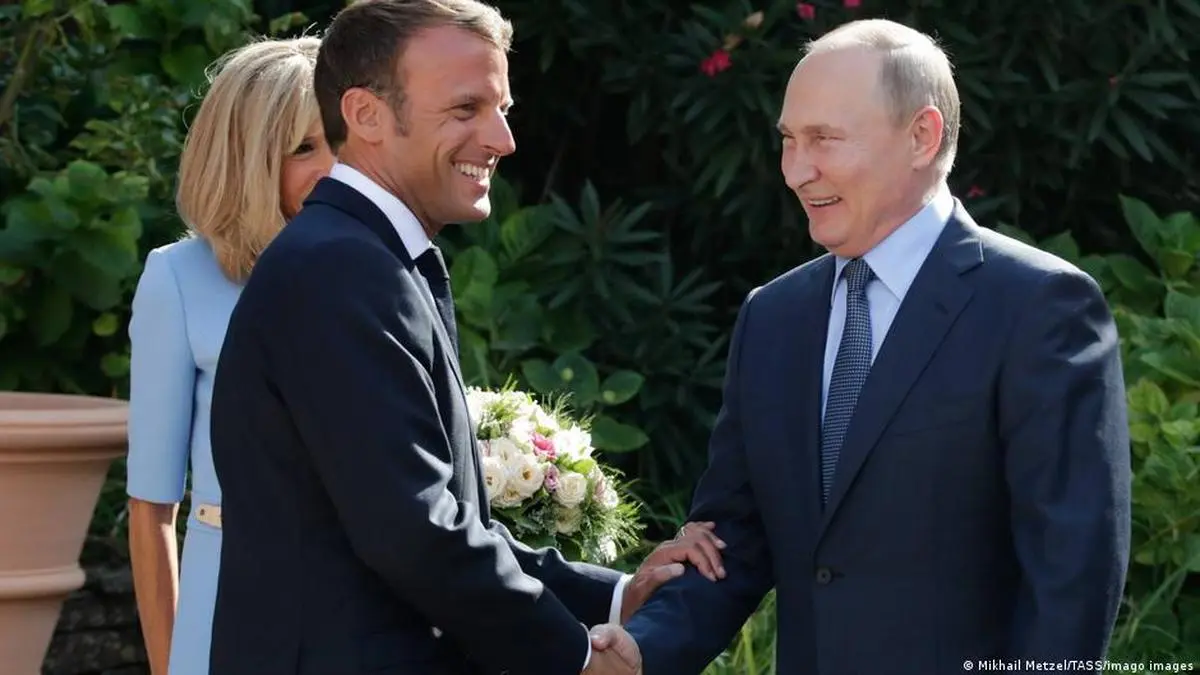 Macron heads to Russia on mission to de-escalate Ukraine conflict ...