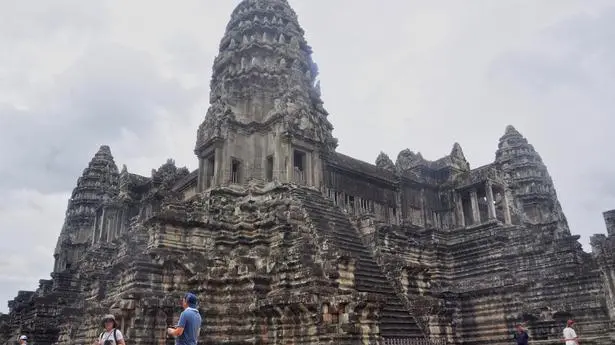 The lost city of Angkor - Frontline