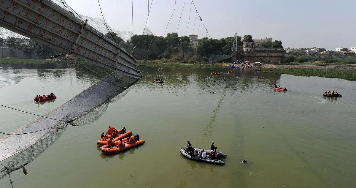 141 dead in Gujarat bridge collapse - Frontline 141 dead in Gujarat bridge collapse - Frontline