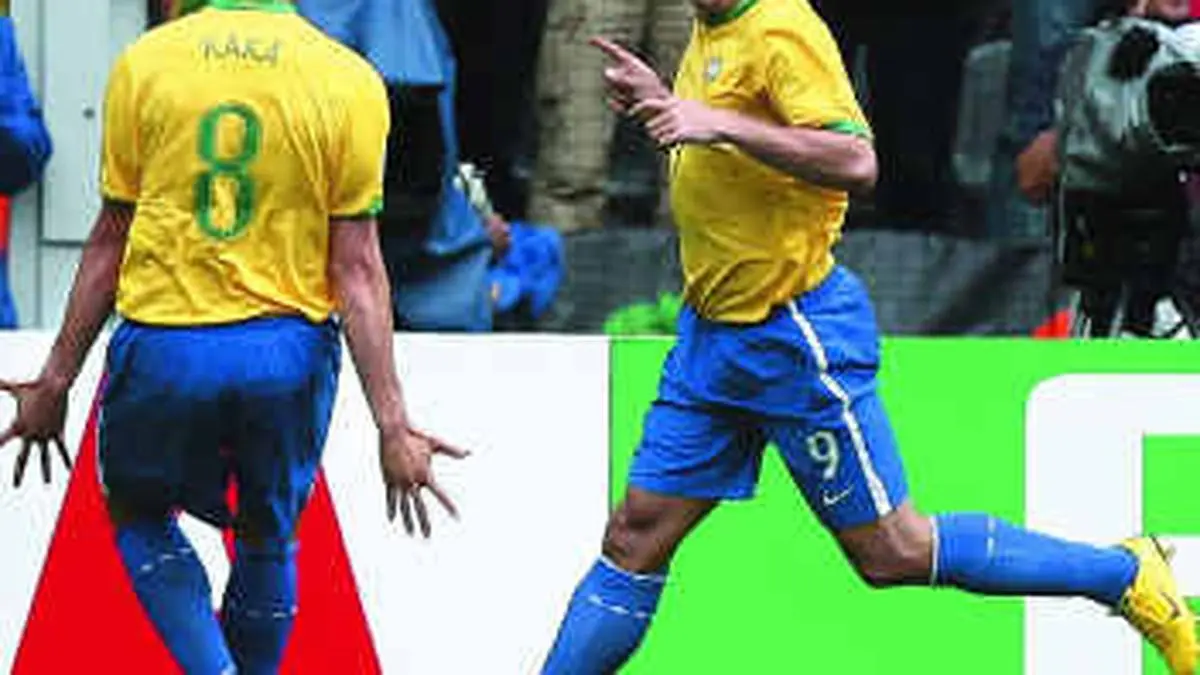 Golden feet - Frontline