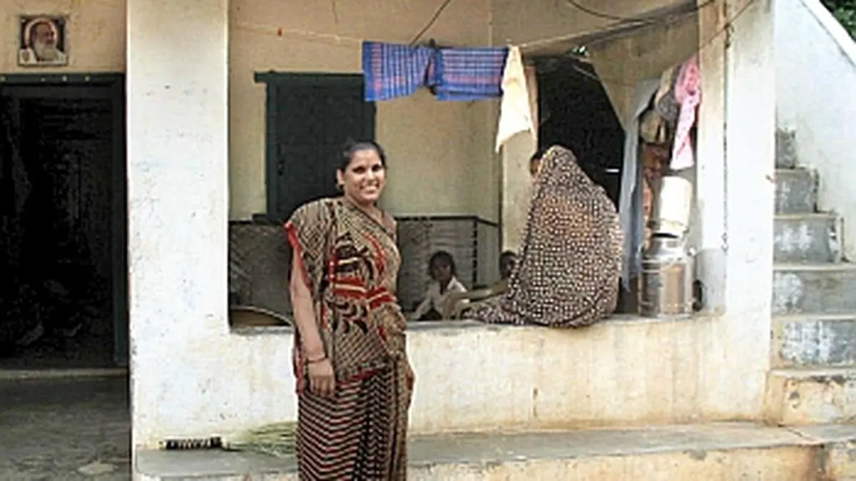 Wombs for rent - Frontline