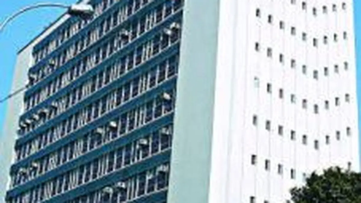 Bringing down an edifice - Frontline