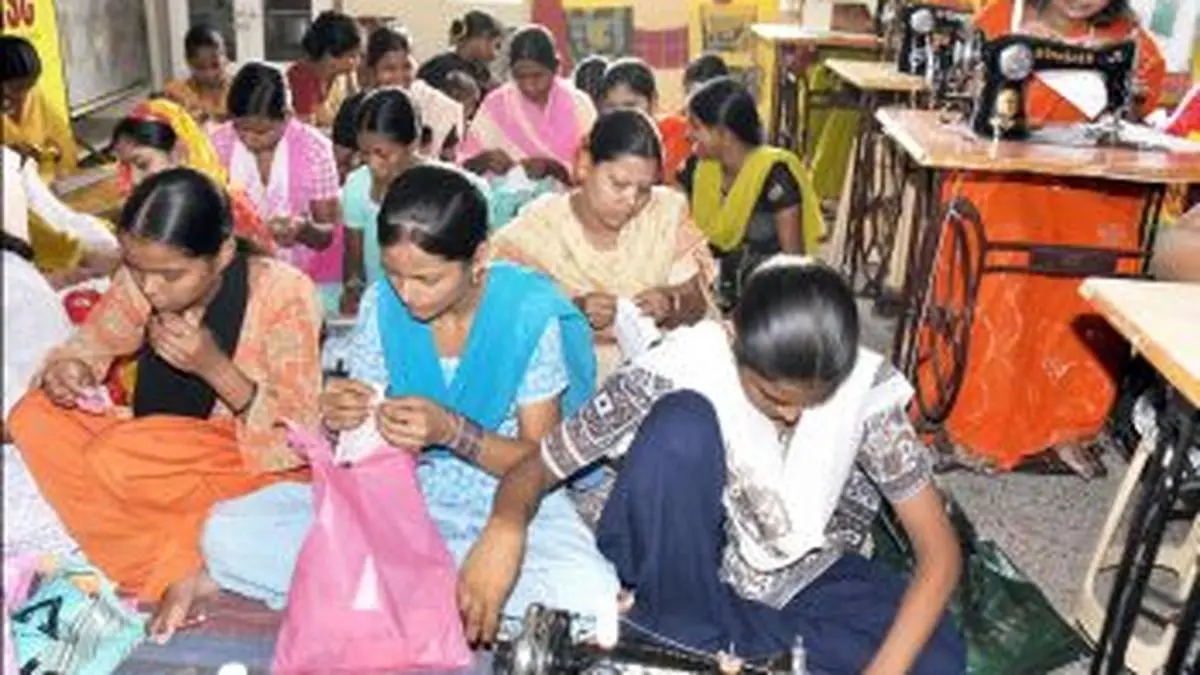 Reaching down - Frontline