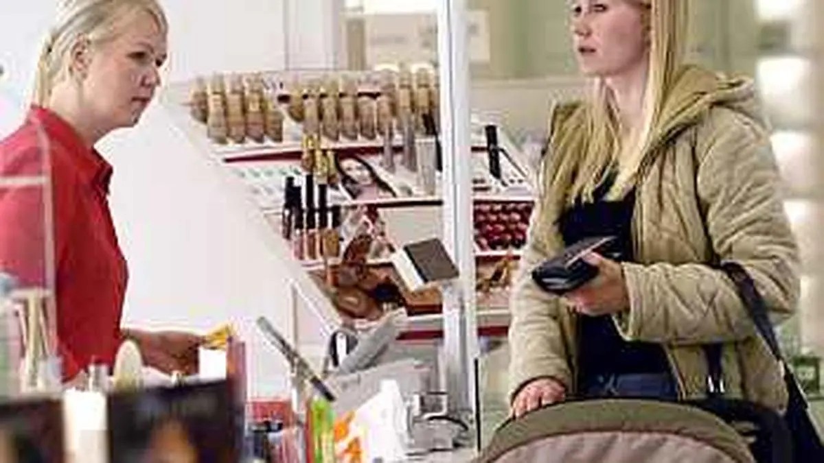 Tottering along - Frontline