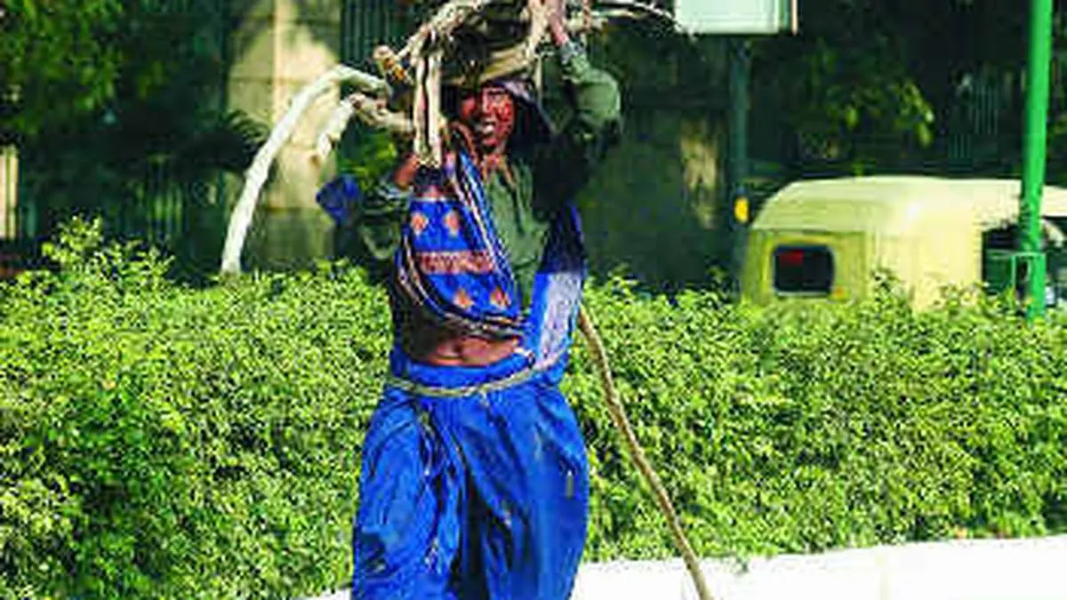 Work without pay - Frontline