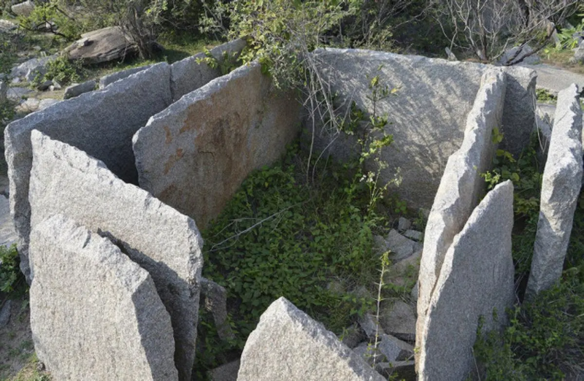 Megalithic wonder - Frontline