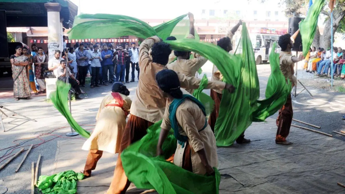 KSSP: The people’s science movement that has shaped Kerala - Frontline