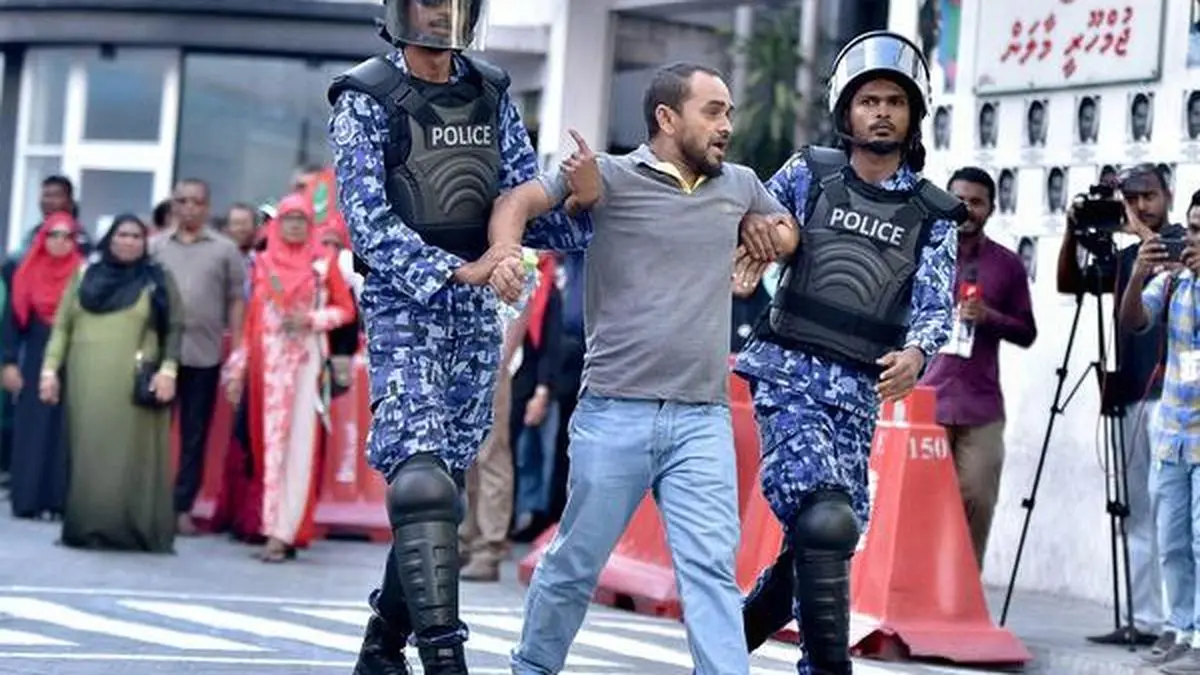 Strong-arm tactics - Frontline