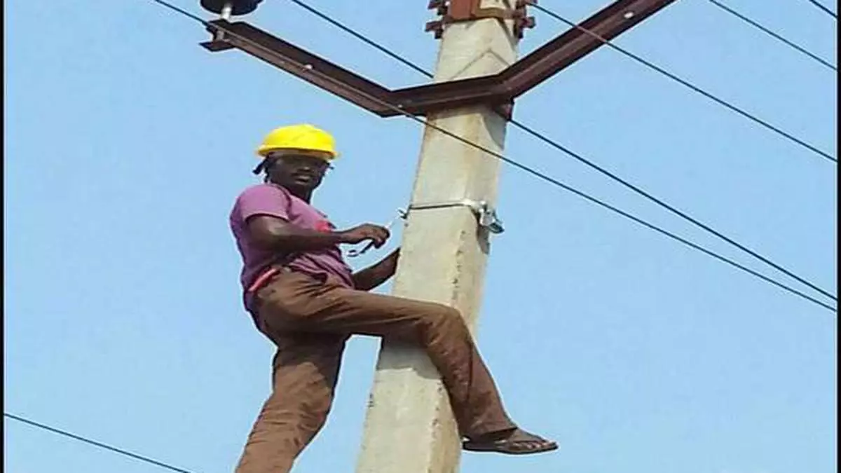 Power play - Frontline